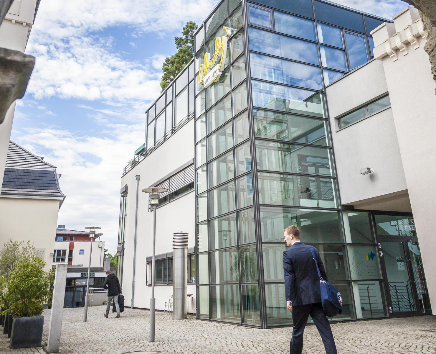 IUBH University of Applied Sciences - Master's Degree - APPLYWAVE